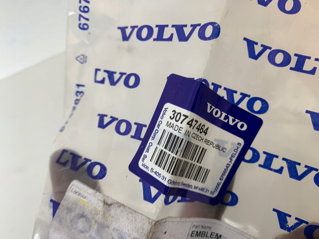VOLVO XC90 EMBLEMAT KLAPY TYLNEJ ZNACZEK LOGO - 11501201670 - oficjalne ...