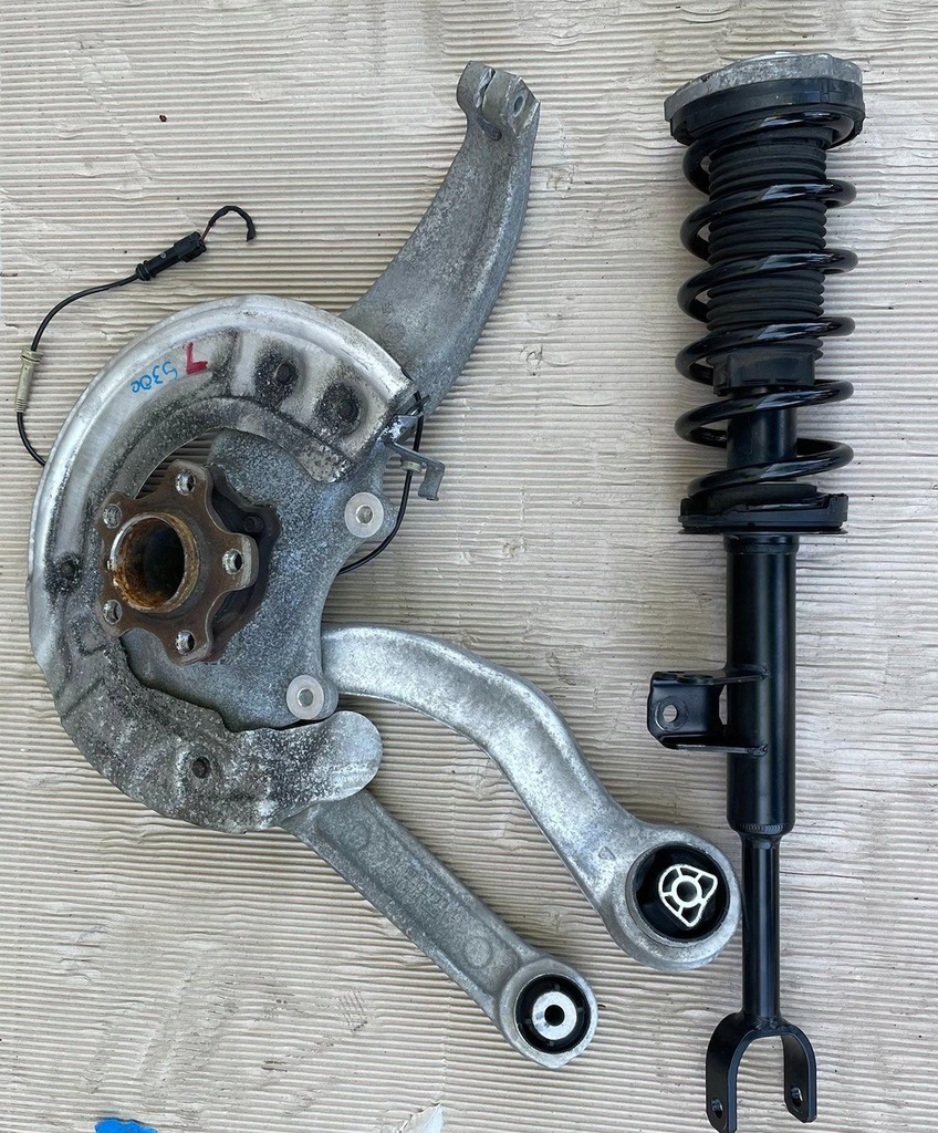 ZAWIESZENIE PRZEDNIE LEWE BMW G30 530e ZWROTNICA - 12273724899 ...