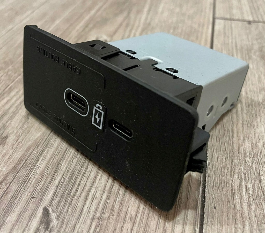 Volvo XC60 XC40 wejście port gniazdo panel USB-C - 13433311471 ...