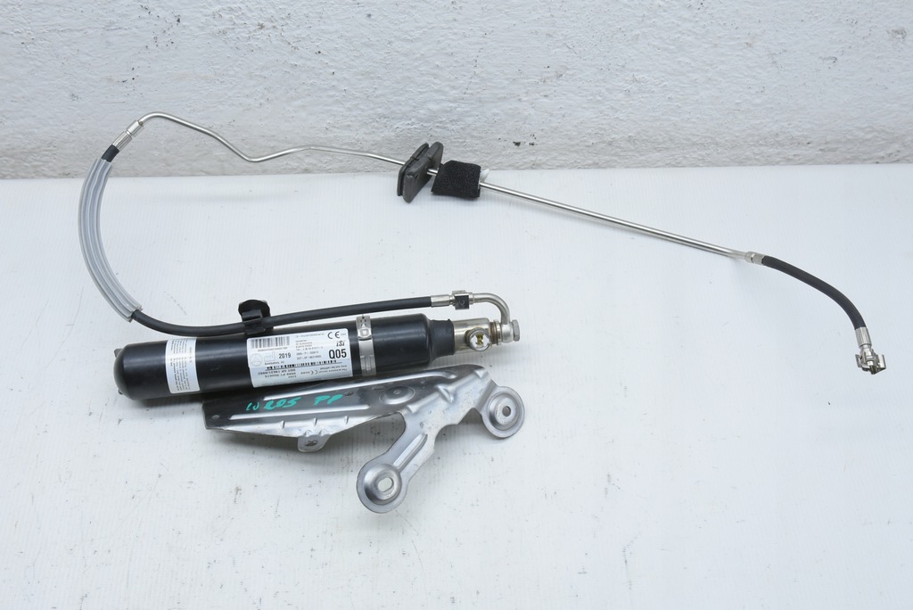 Mercedes W205 LIFT GAŚNICA SILNIKA+PRZEWÓD - 12837972510 - oficjalne ...