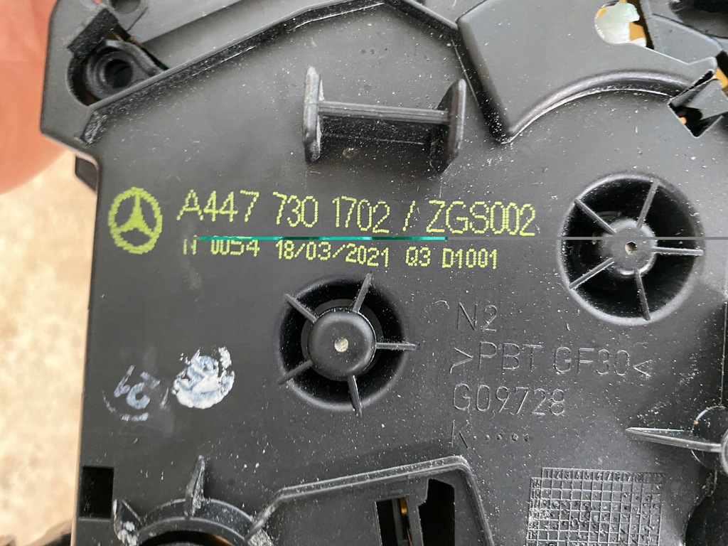 ZAMEK DRZWI PRZESUWNYCH MERCEDES VITO W447 - 13432590470 - oficjalne ...