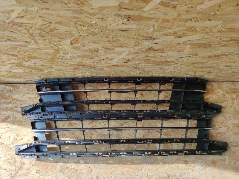 KRATKA SRODKOWA ZDERZAKA VW PASSAT B8 3G0853677A - 13301192119 - oficjalne archiwum Allegro