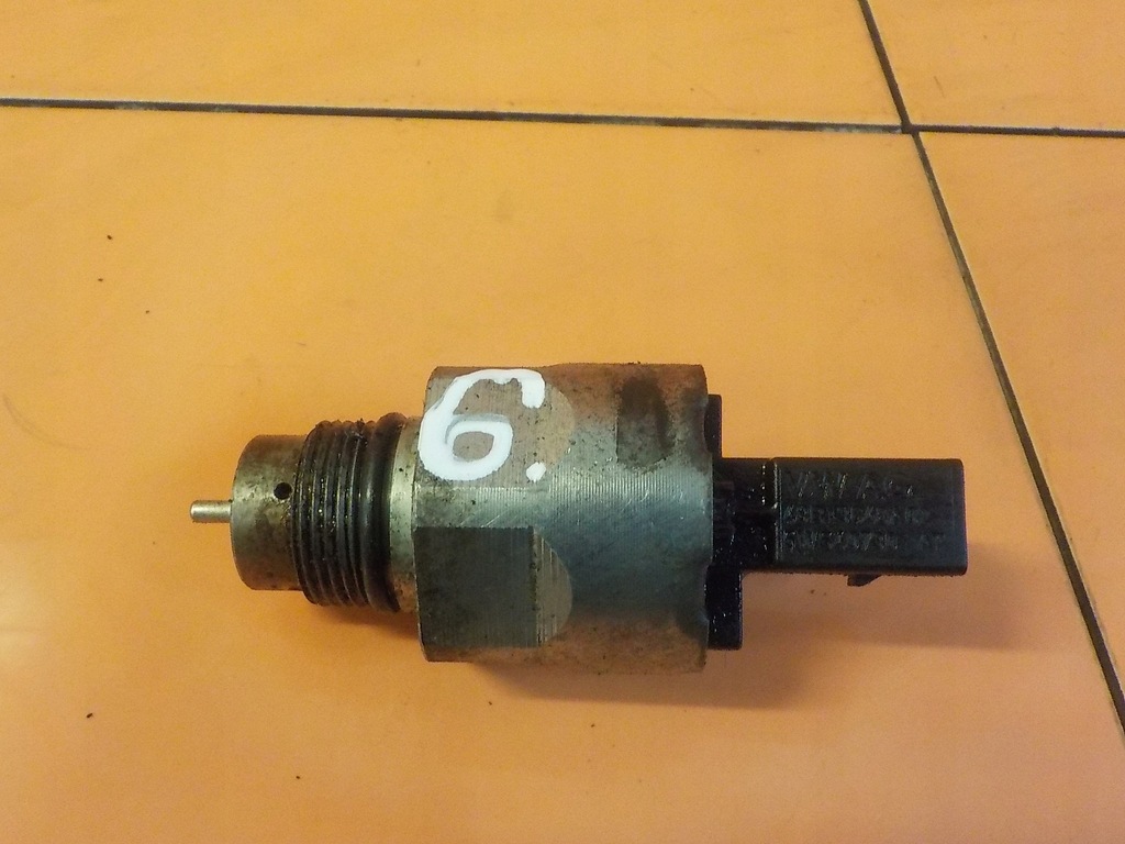 A1 A3 GOLF OCTAVIA 1.6 TDI 13r 105KM CAY zawor paliwa 48B13640A02 ...