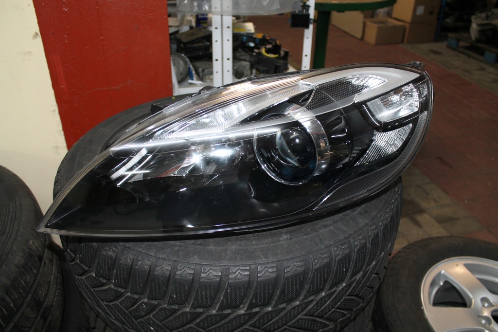 VOLVO V40 V40 CROSS LAMPA REFLEKTOR XENON 31420007 - 7660038533 ...
