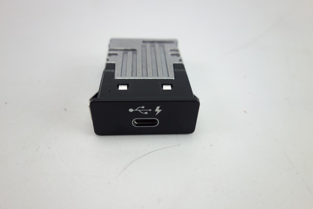 GNIAZDO ŁADOWARKA USB BMW G01 G02 G30 G11 8711939 - 10632380932 ...