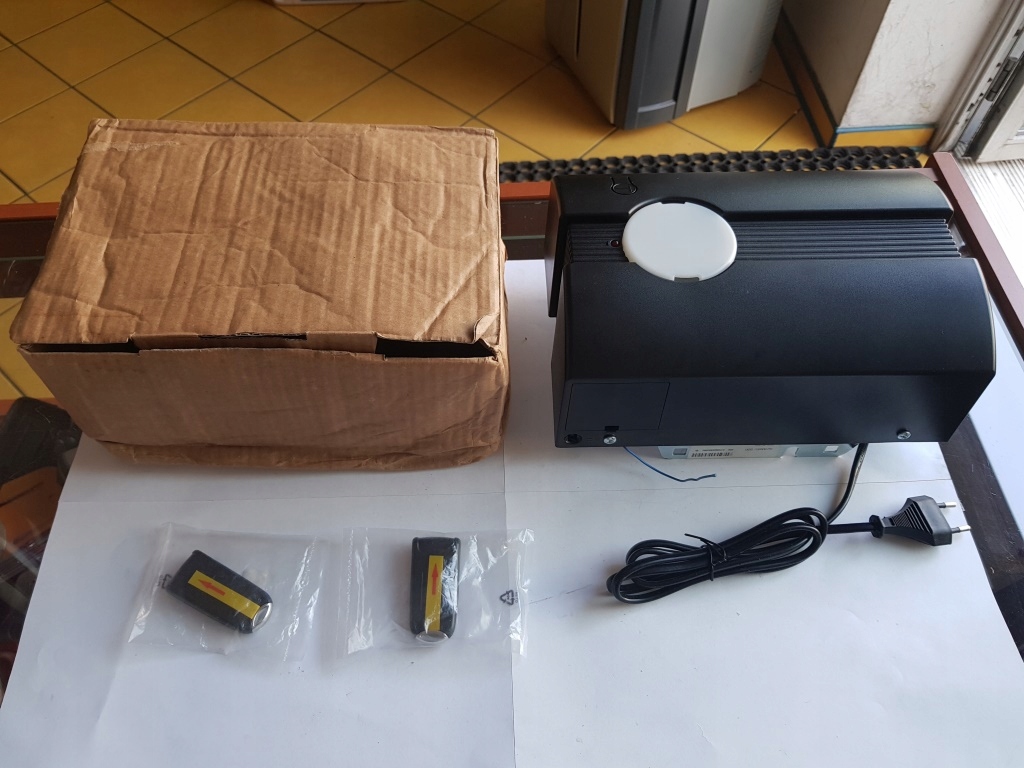 NAPĘD DO BRAMY GARAŻOWEJ ISOMATIC 500 2 PILOTY GWR - 7866623814 ...