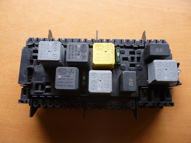 SKRZYNKA BEZPIECZNIKÓW MERCEDES GLE 166 1669068201 - 7537592686 ...