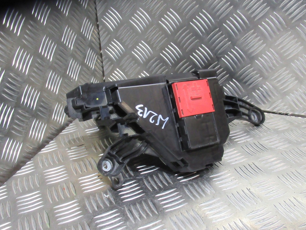 SKRZYNKA BEZPIECZNIKOW MERCEDES W213 A2135403439 - 12992063180 ...