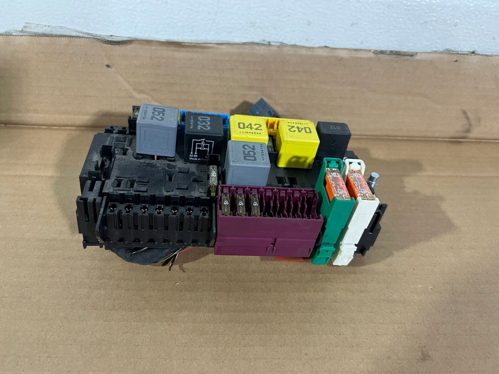 Skrzynka bezpieczników Mercedes W447, V klasa,Vito - 13372229203 ...