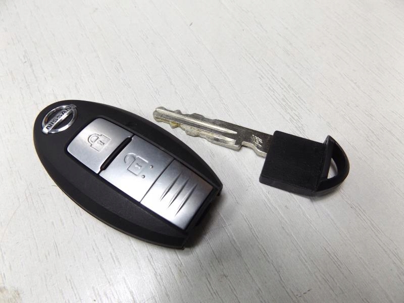 NISSAN JUKE LIFT KLUCZYK PILOT ORYGINALNY - 8343714318 - oficjalne ...