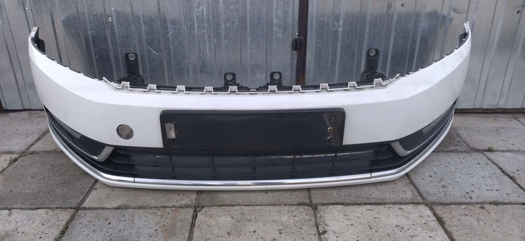 VW Passat B7 zderzak przód przedni LB9A - 13091576110 - oficjalne archiwum Allegro