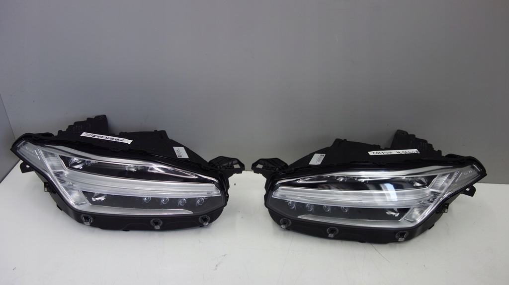 VOLVO XC90 II LAMPY PRZEDNIE KOMPLET UK 32228298 - 13385121794 ...