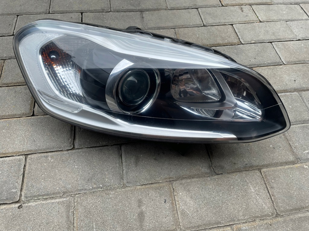 VOLVO XC60 I LIFT LAMPA BI XENON PRAWA 31420258 - 13821329743 ...