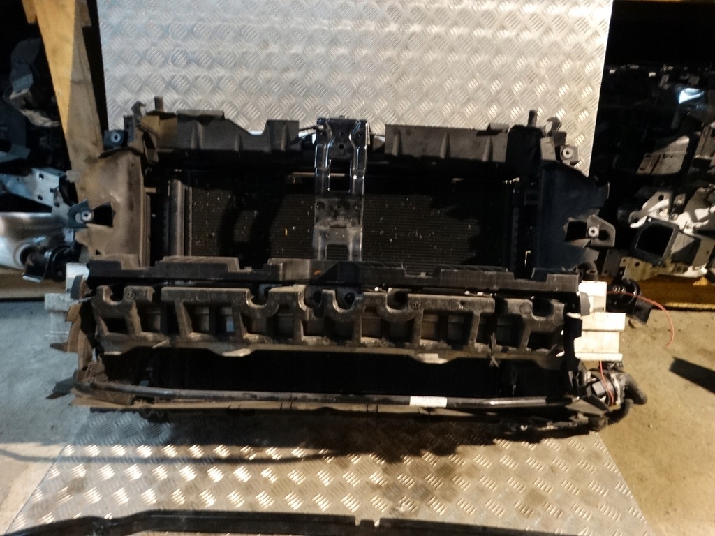 WZMOCNIENIE PAS PRZEDNI CHŁODNICE VW TOUAREG III 1 - 13373782322 ...