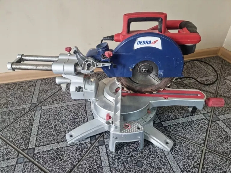 Piła ukośnica Dedra DED7745 1800 W 254 mm - 13157399914 - oficjalne ...
