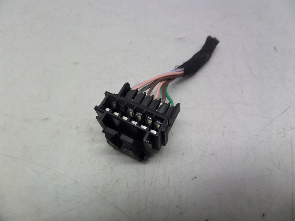 WTYCZKA KOSTKA LAMPY TYŁ RENAULT 7051H 6 PIN - 13702458371 - oficjalne ...