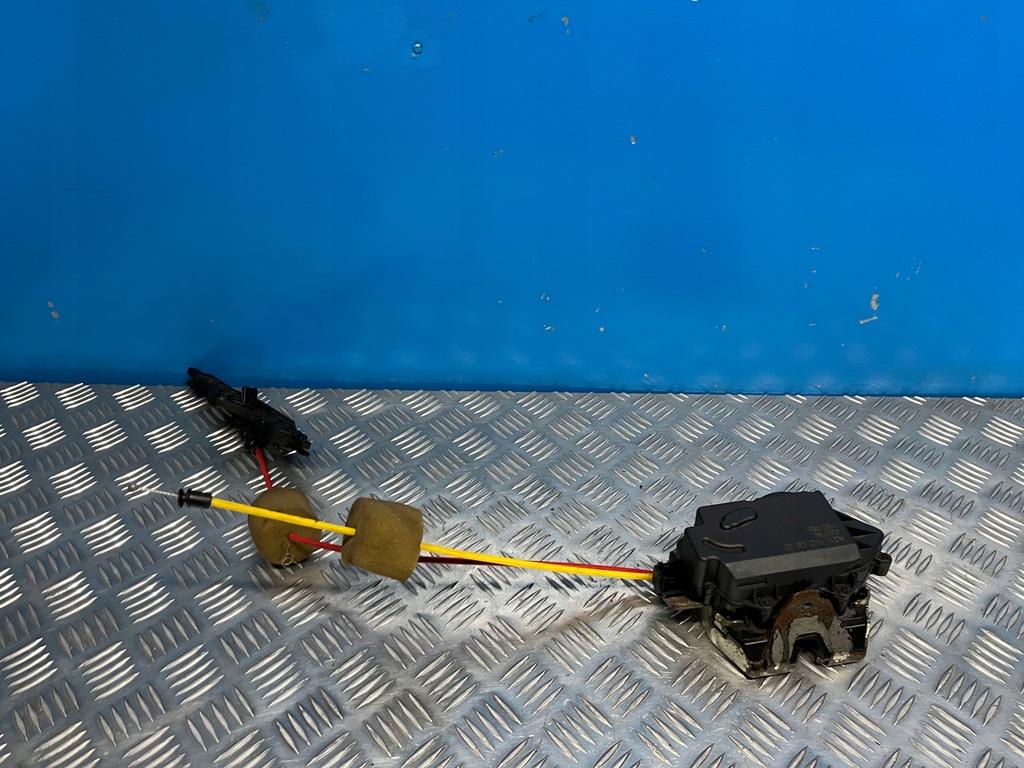 MERCEDES W211 LIFT ZAMEK KLAPY DOCIĄG A2117400535 - 13743052916 ...