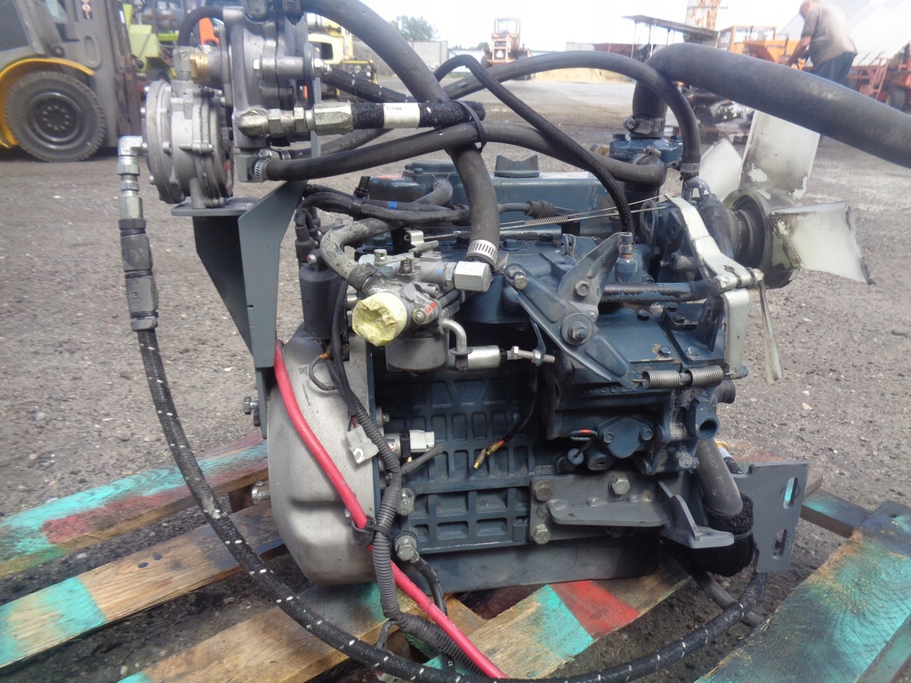 Silnik 3- cylindrowy KUBOTA DF972 - 14123696572 - oficjalne archiwum Allegro