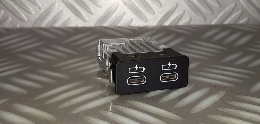 BMW F44 G01 G02 G07 G11 G30 G32 GNIAZDO ŁADOWANIA MINI USB C 2 PORT ...