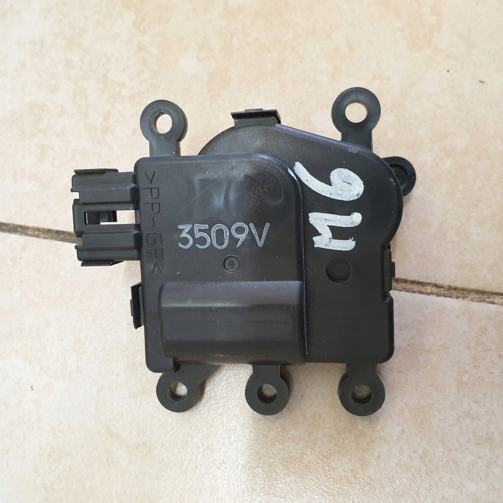 SILNICZEK NAGRZEWNICY NAWIEWU MAZDA 6 GJ OE EU - 13050115508 ...