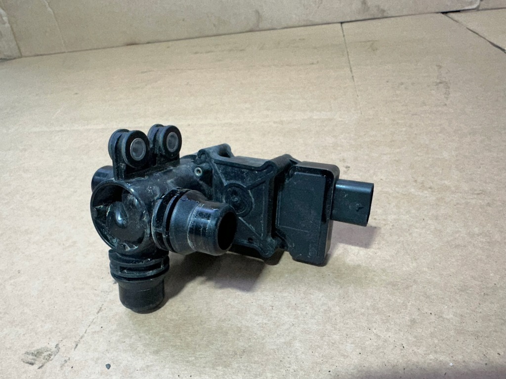 Zawór przełączający, zawór wody, króciec wody Mercedes C Klasa W205 DE ...