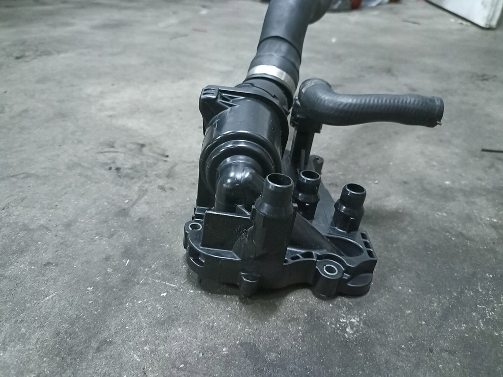 TERMOSTAT Z OBUDOWĄ BMW 8576288 B57 G20 G30 G11 - 12879321785 ...