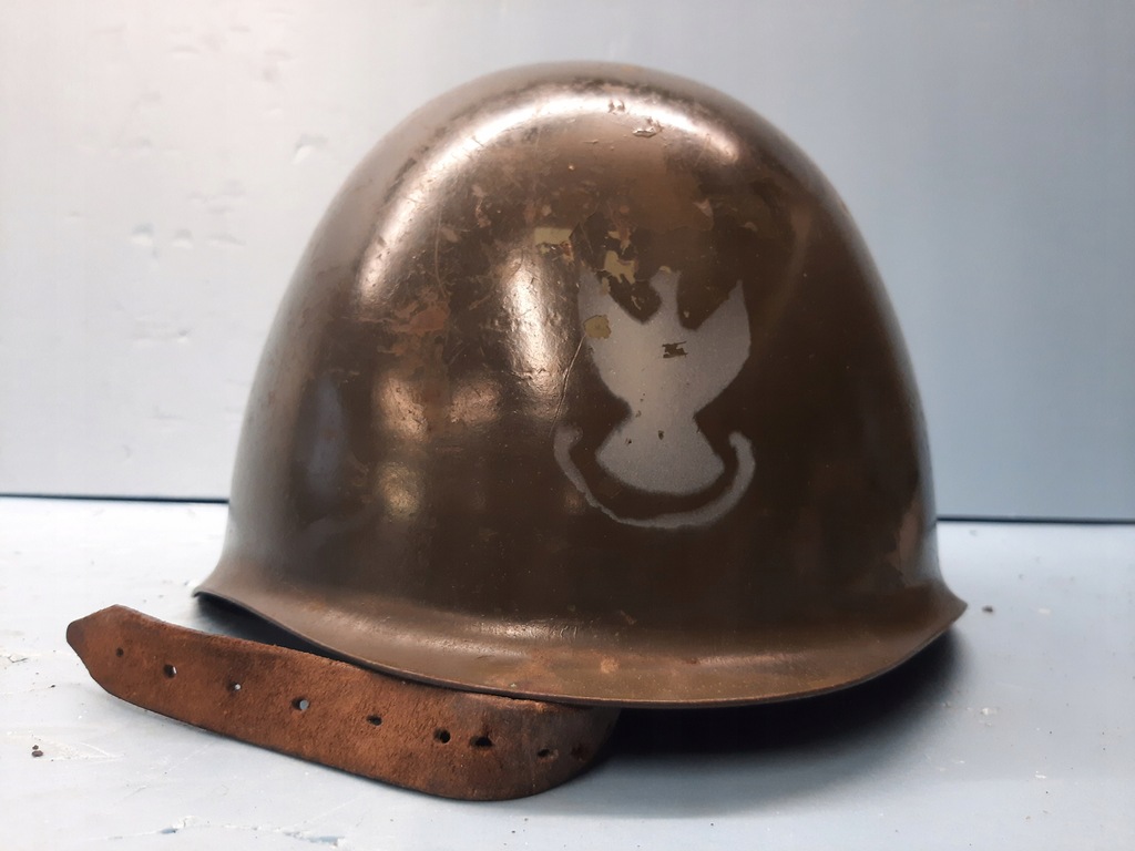 Polski stalowy hełm wojskowy wz. 67 WP LWP PRL orzeł godło fasunek ...