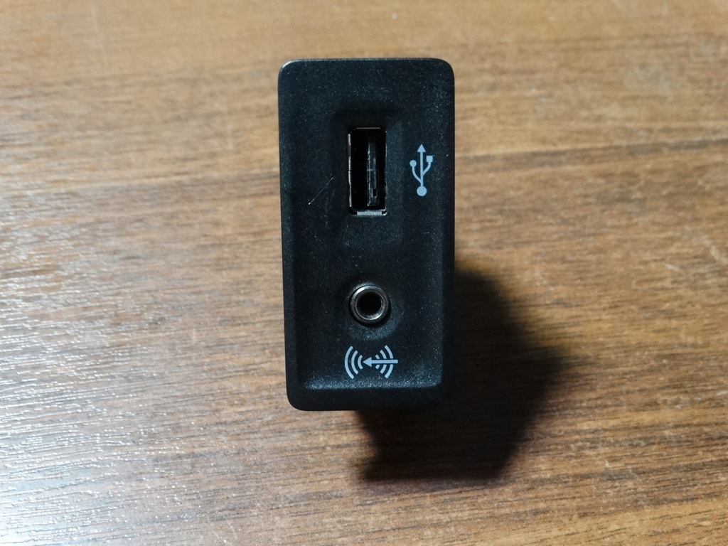 IDEALNY PANEL PORT USB AUX PORSCHE MACAN 1 - 12854487913 - oficjalne ...