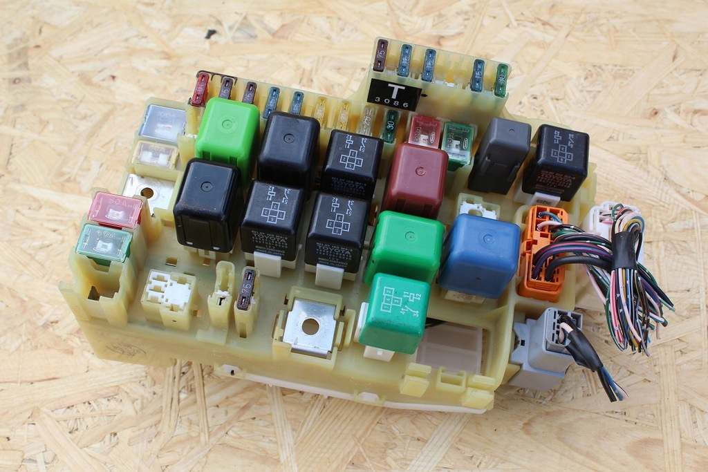 Skrzynka bezpieczników LEXUS GS300 mk1 I - 12368605515 - oficjalne ...