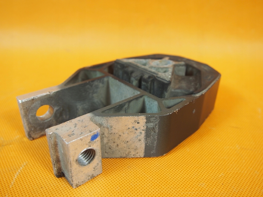 Volvo V40 II Poduszka Belki Zawieszenia PRZÓD - 12370745537 - oficjalne ...