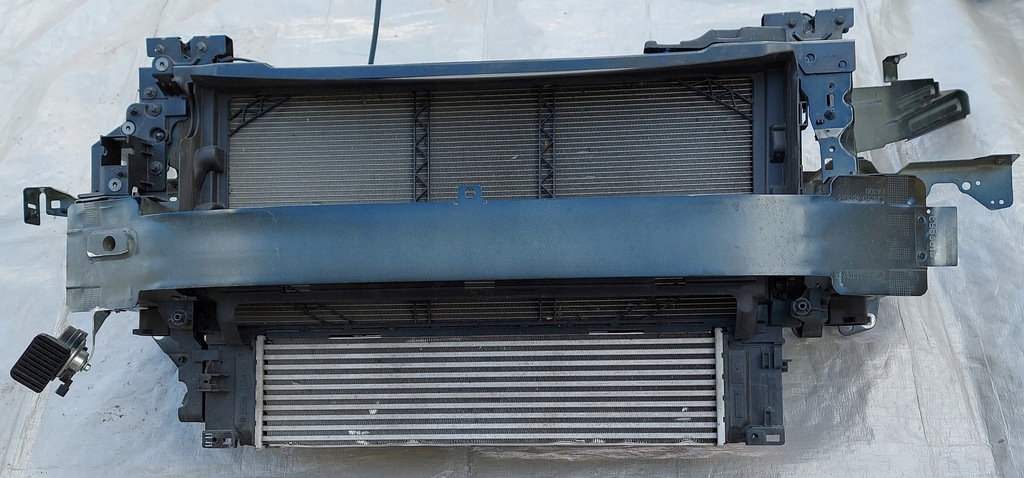 VOLVO XC40 T3 1,5 KPL PAS PRZEDNI CHŁODNICE PRZÓD - 12733925962 ...