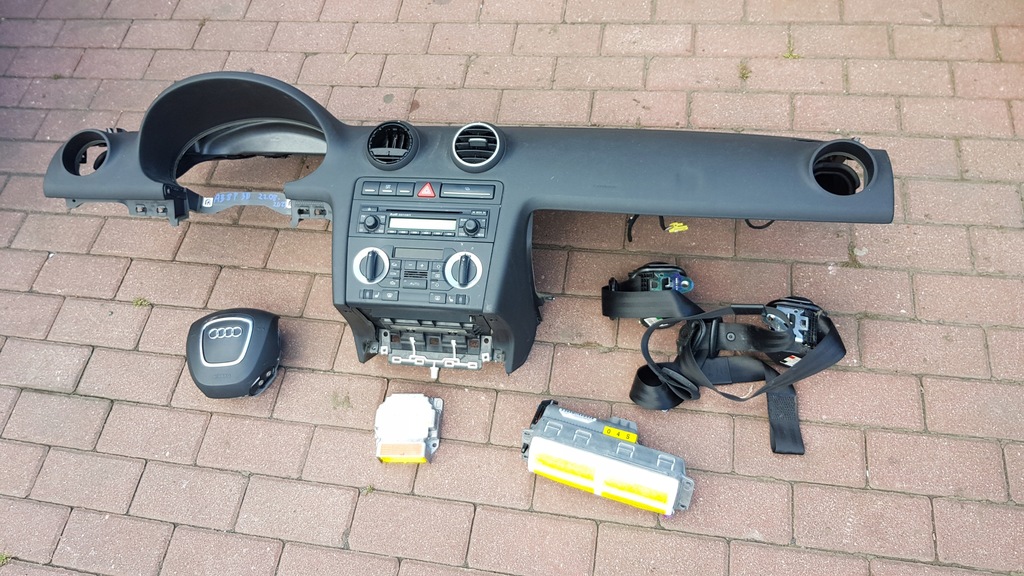 DESKA ROZDZIELCZA KOKPIT AUDI A3 8P 3D - 14205607755 - oficjalne archiwum Allegro