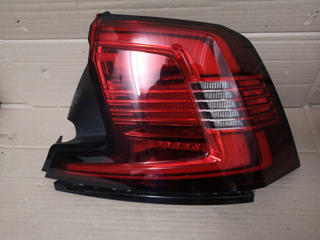 VOLVO S90 LIFT LAMPA PRAWA TYLNA 31108926 - 12495914249 - oficjalne ...