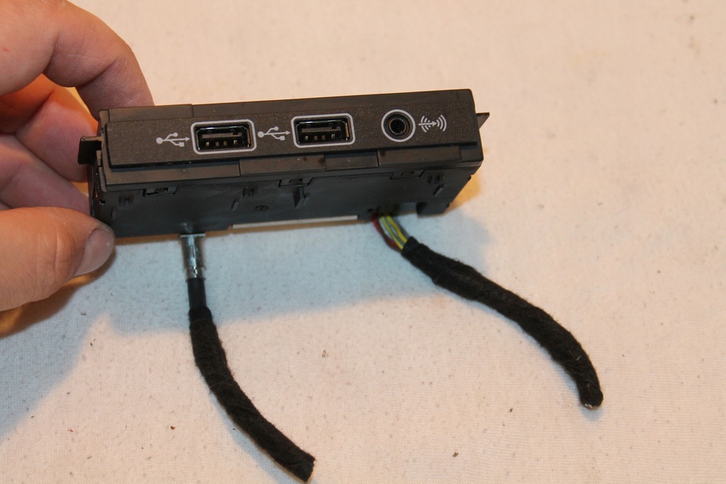 PRZYLACZE PORT USB AUX GNIAZDO VW TIGUAN SEAT II 2 - 10646289748 ...