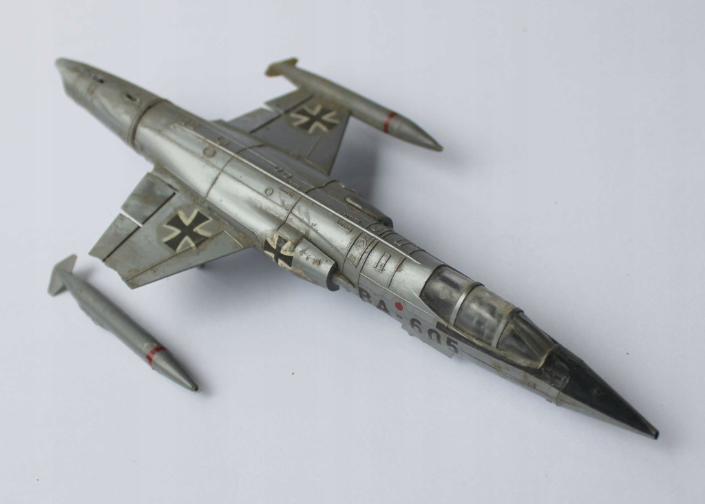 Lockheed F-104 Starfighter skala 1:100 - 12966475322 - oficjalne archiwum Allegro