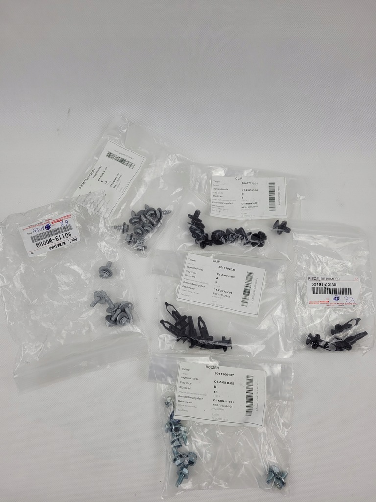 TOYOTA ZESTAW SPINEK I KOŁKÓW MOCOWANIE ZDERZAKA NADKOLA 5216102030 ...