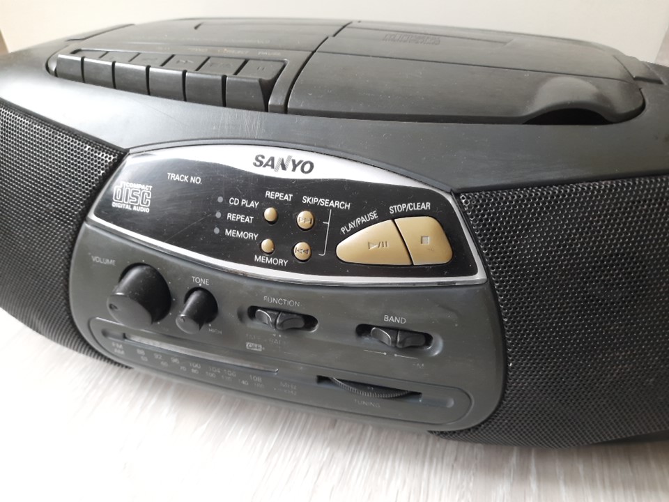 Radiomagnetofon cd boombox Sanyo MCD-Z100F - 12865442749 - oficjalne archiwum Allegro