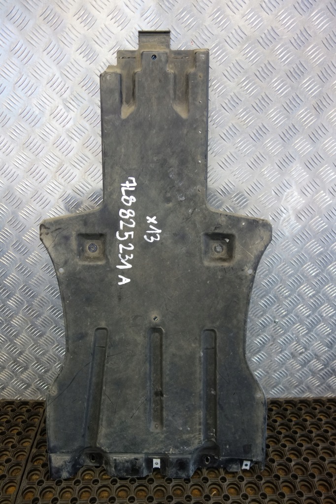 AUDI Q7 4L 7L8825231A OSLONA SKRZYNI BIEGÓW - 7664589562 - oficjalne ...