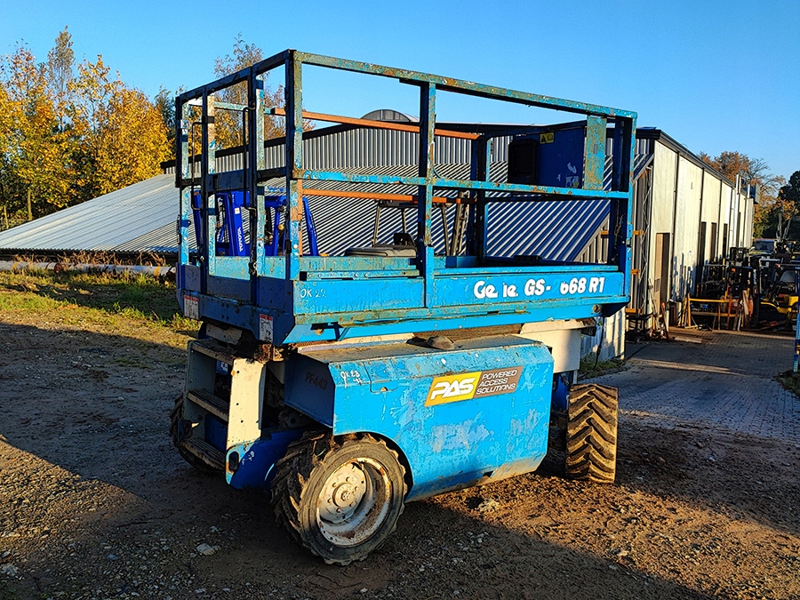 podest roboczy terenowy Genie GS-2668 RT 4x4 10m - 12911213331 ...