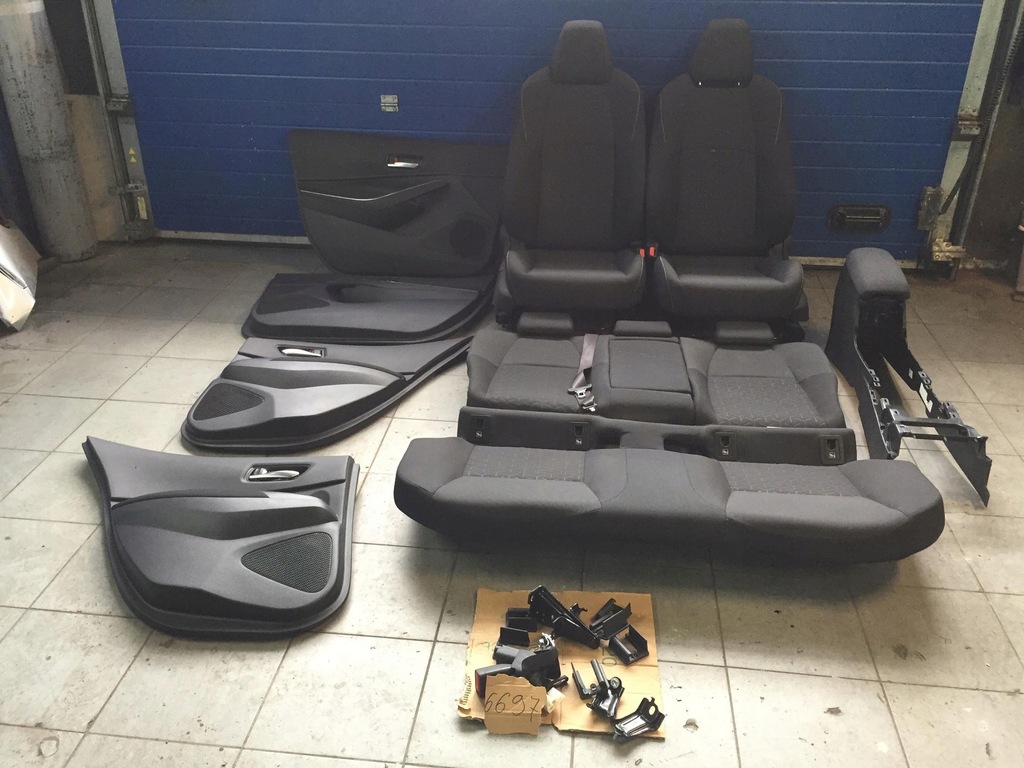 TOYOTA COROLLA E21 2018- FOTEL KANAPA KOMPLET HB - 10727997821 - oficjalne archiwum Allegro