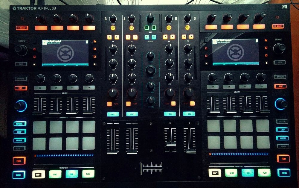 TRAKTOR KONTROL S8 MK2