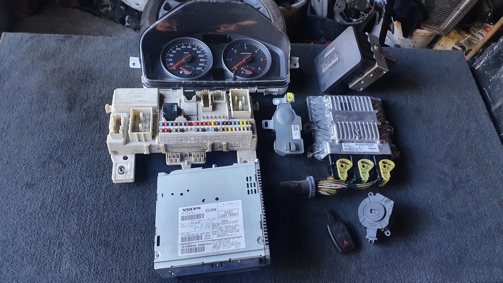 VOLVO V50 S40 II LIFT 2.0d ZESTAW STARTOWY RADIO - 12720034386 - oficjalne archiwum Allegro