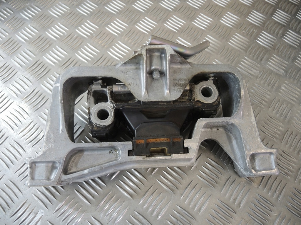 MERCEDES CLA 1.8 W117 PODUSZKA SILNIKA A2462402517 - 12009525611 ...