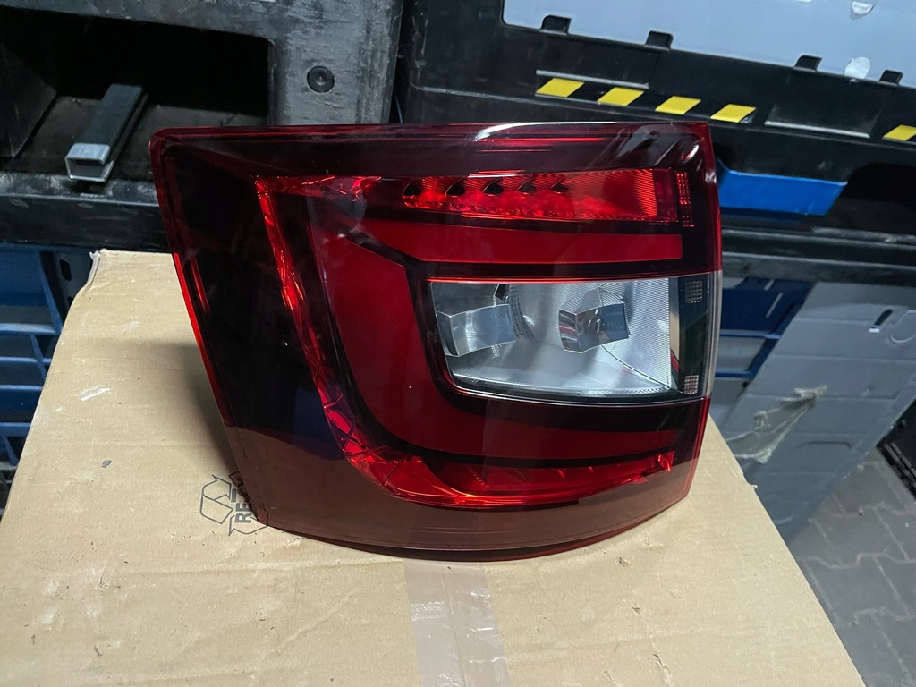 SKODA OCTAVIA MK3 KOMBI LAMPA TYLNA 5E9945207 - 15199502122 - oficjalne ...