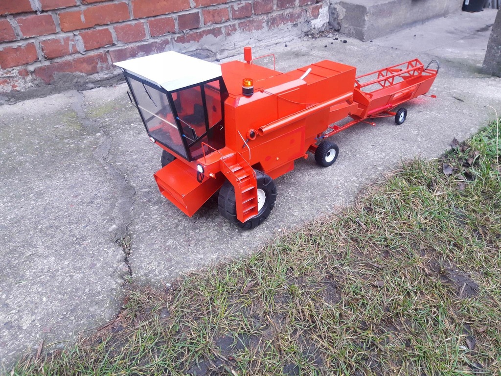 Bizon Z056 Kombajn skala 1/10 - 13140023018 - oficjalne archiwum Allegro