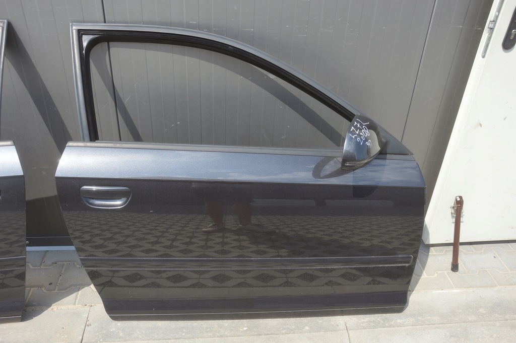 Audi A3 8P FL 3D Drzwi prawy przód LZ7L kompletne - 12260000838 - oficjalne archiwum Allegro