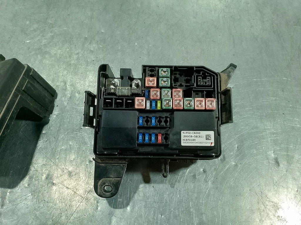 SKRZYNKA BEZPIECZNIKÓW HYUNDAI I20 II 91950-C8280 - 12402318654 ...