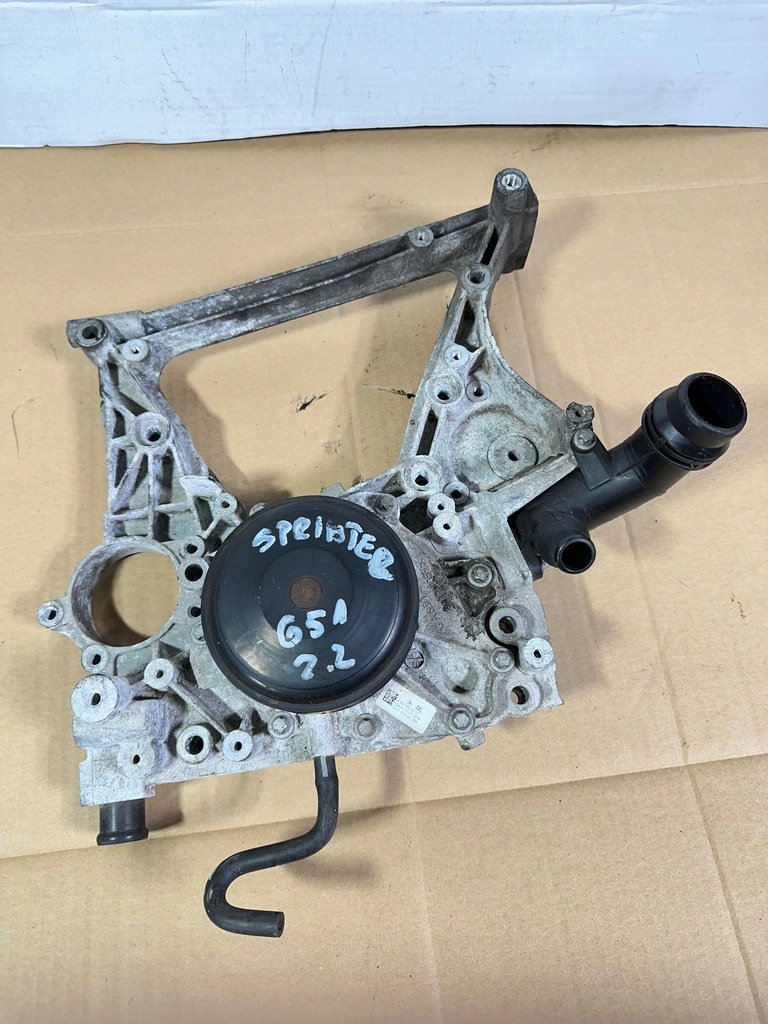 Pompa wody, podstawa, obudowa Mercedes OM651 - 13946161648 - oficjalne ...