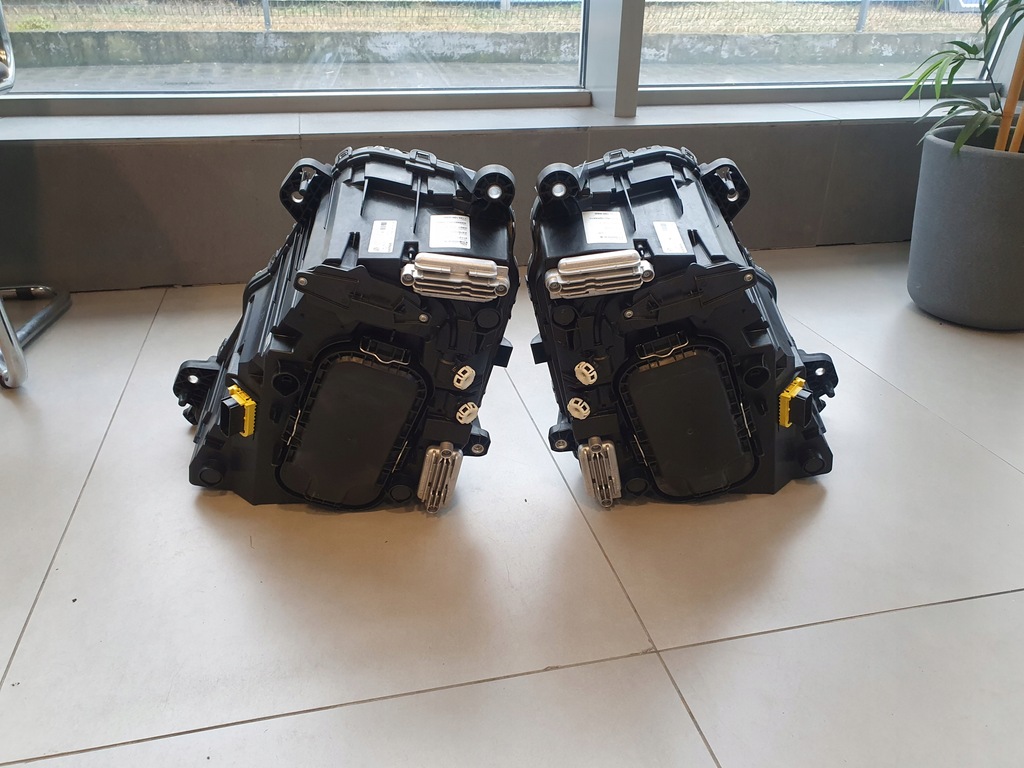 VOLVO FH 2020- LAMPY KOMPLETNE H7 - 11817717389 - oficjalne archiwum ...