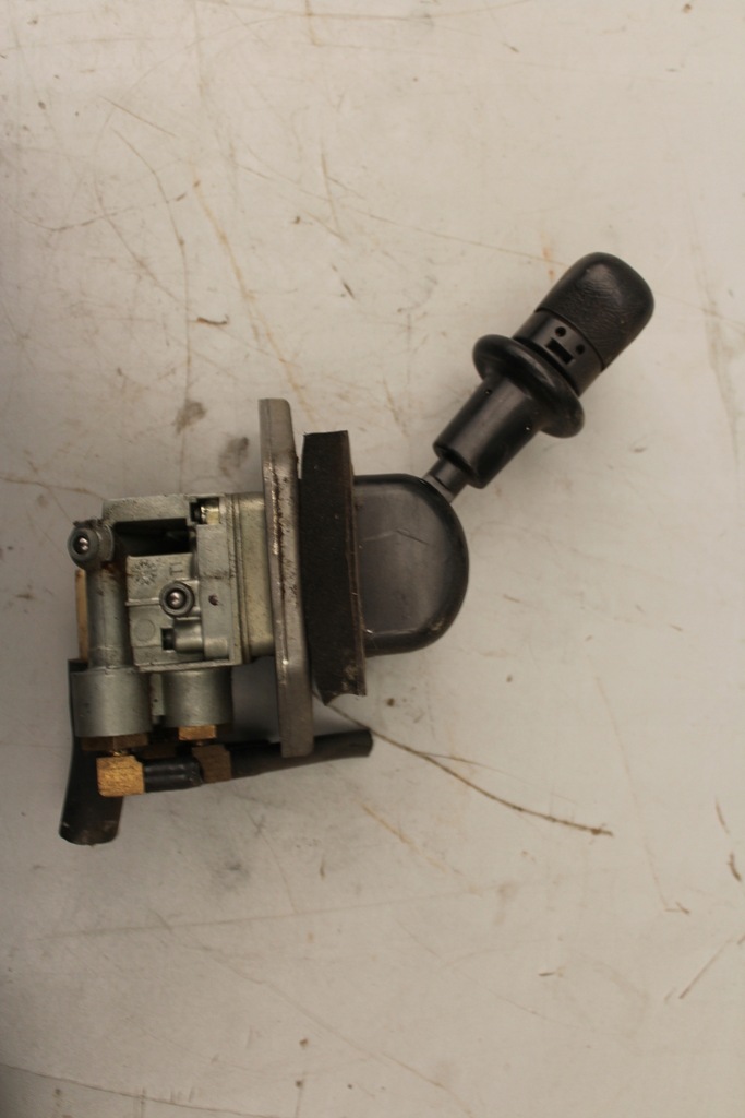 MAN L2000 zawór hamulca ręcznego 9617231120 - 8454543204 - oficjalne ...